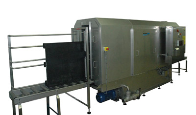 Cretel Industrial Washing / Drying Systems: Compact Pallet Washer